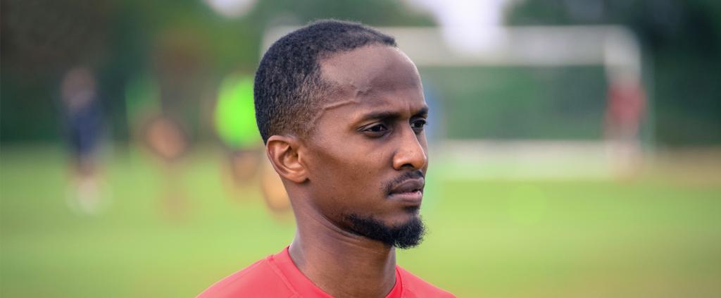 Chaker Alhadhur renforce le secteur défensif